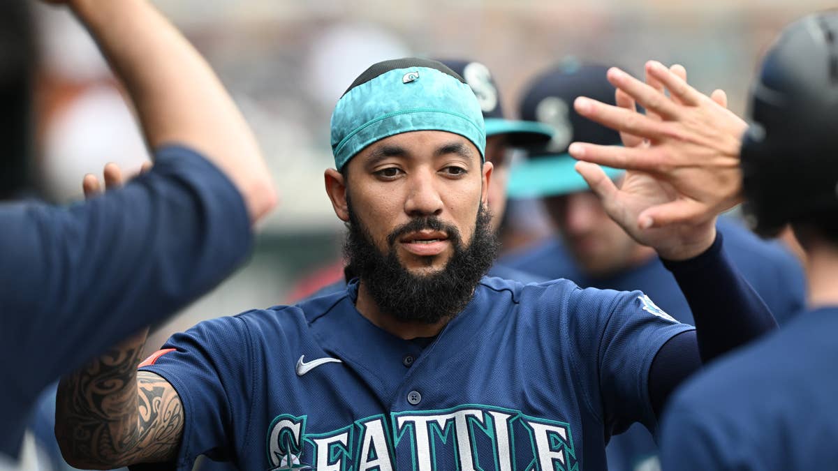 Mariners infielder exits game after being hit by pitch