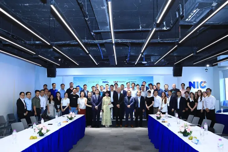 Tỷ phú Eric Schmidt: Việt Nam có tiềm năng để dẫn đầu về AI trong tương lai