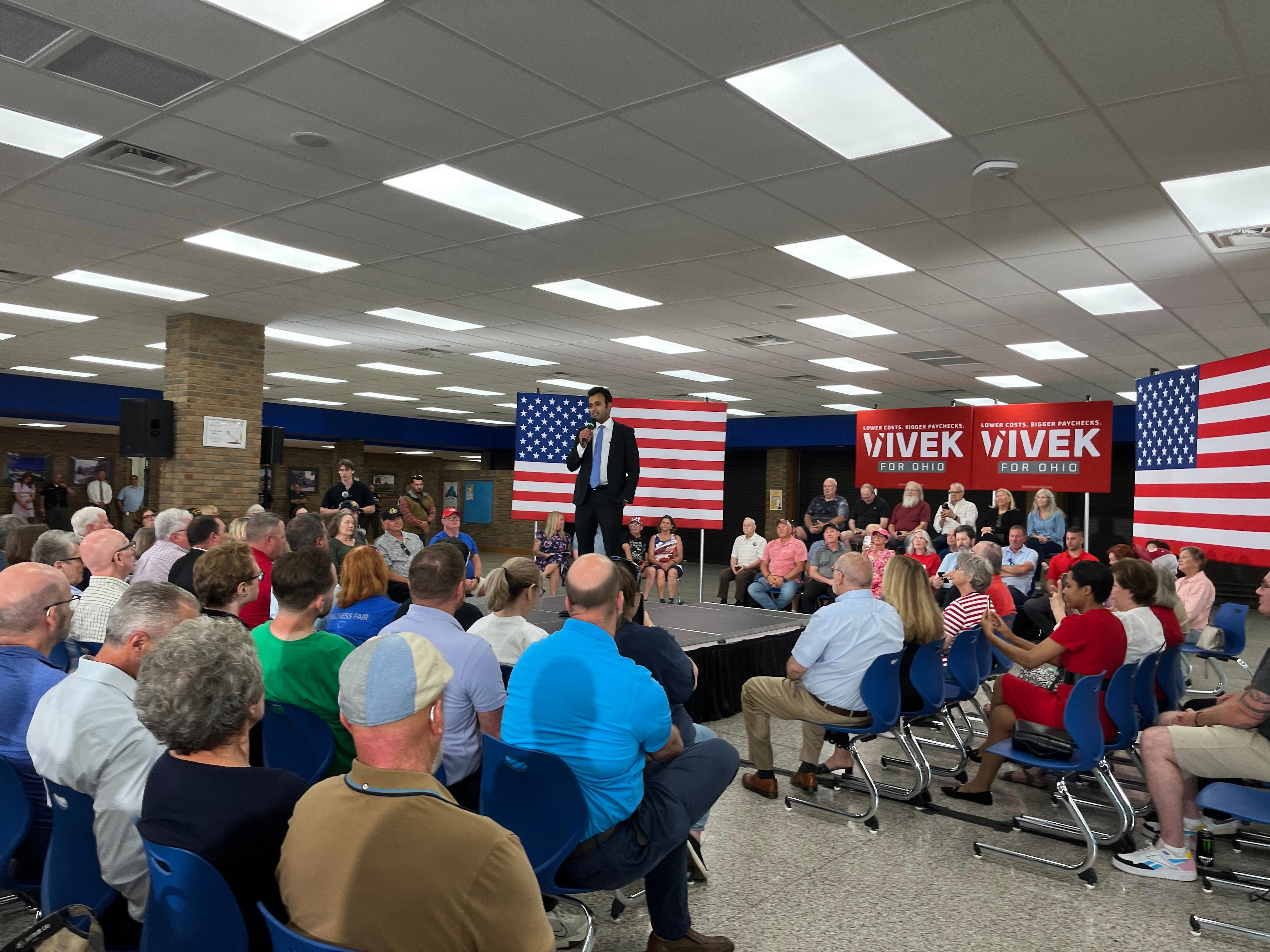 Ramaswamy talks data center bans, Medicare fraud during NE Ohio stop