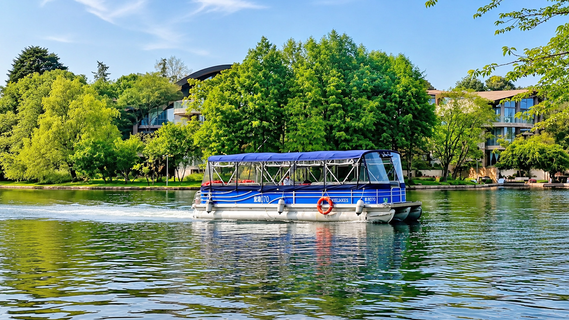 This affluent community turns shopping into a slow waterfront stroll