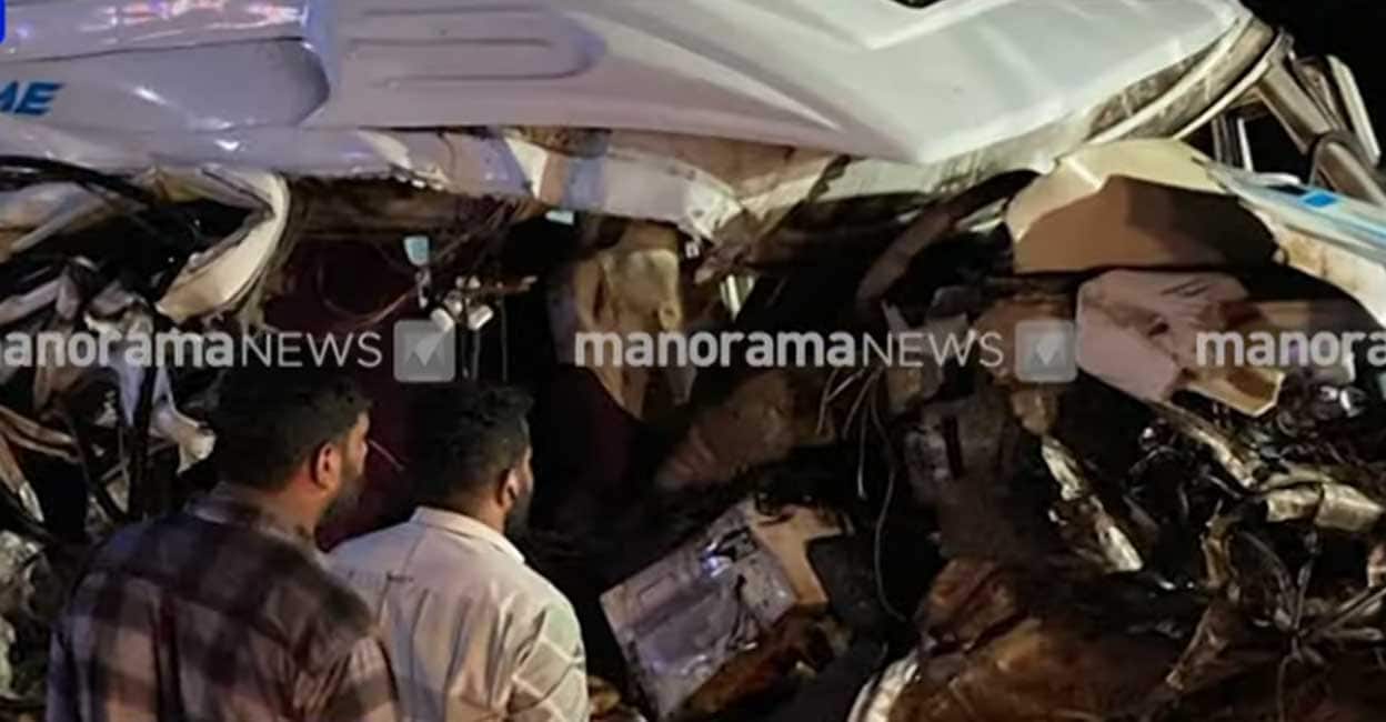 Two killed, 15 injured in traveller-lorry collision in Malappuram