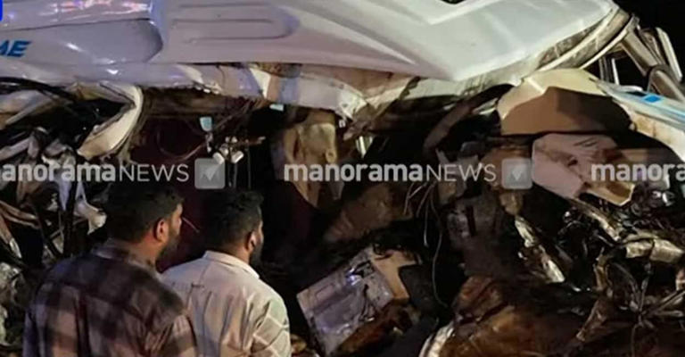 Two killed, 15 injured in traveller-lorry collision in Malappuram