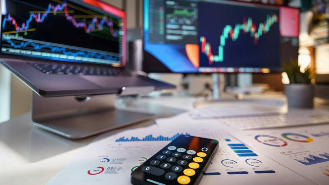 El riesgo país se desploma a 425 puntos y toca mínimos desde abril de ...