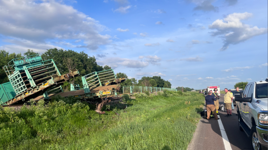 Train derails and leaks fuel in Shawnee County, one person injured: sheriff