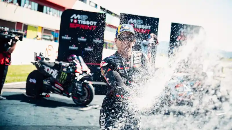 Jorge Martin dijatuhi double long lap penalty usai insiden MotoGP Hungaria