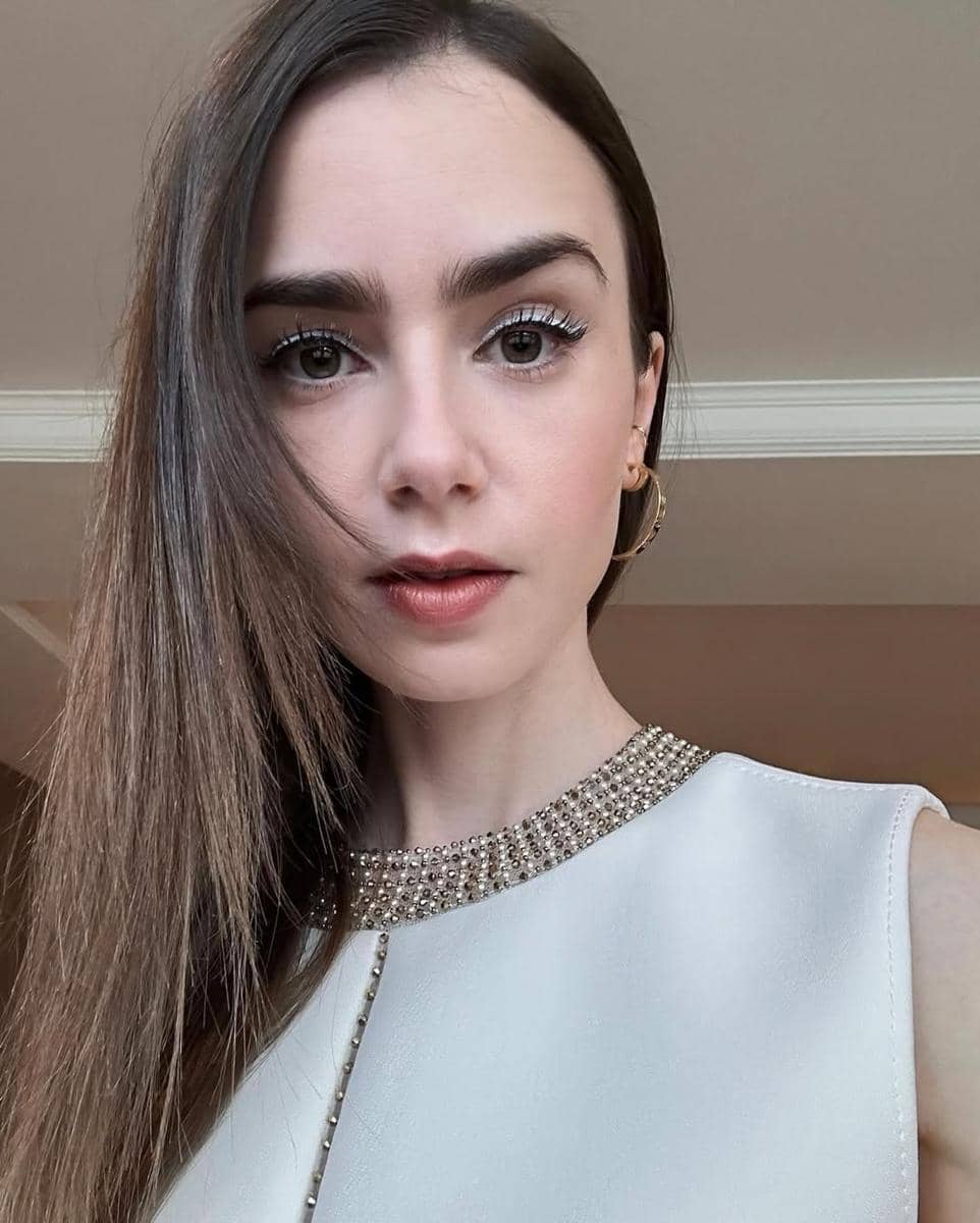 Dari subtle hingga statement, intip eye makeup Lily Collins yang memikat