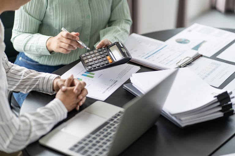 My 38-year-old sister has $94,000 invested. I'm 28 and have $0. I ...