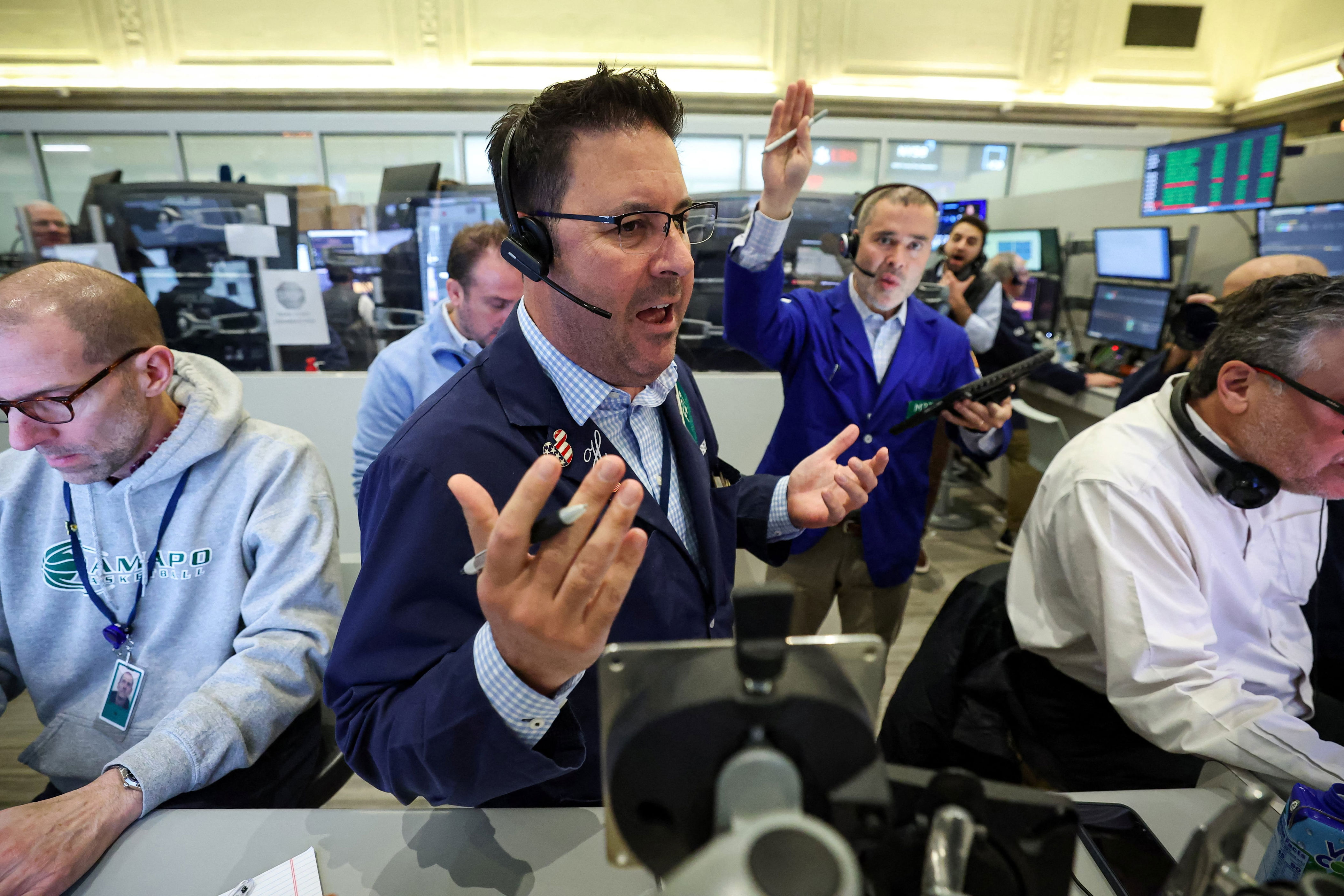 US employment surge triggers market plunge, won slump