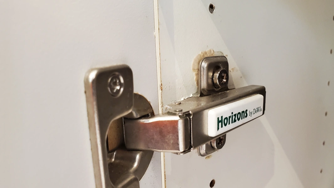 How to choose kitchen cabinet hardware like a designer