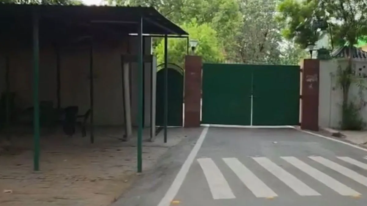 New twist in Bihar's 10 Circular Road battle as Lalu-Rabri send ...