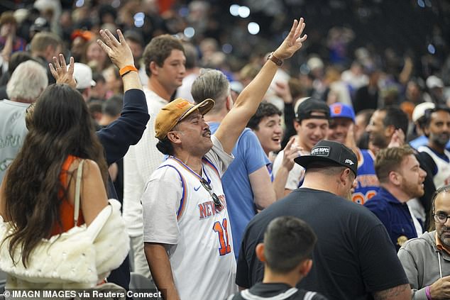 Knicks fans overtake Spurs arena and swarm New York streets to ...