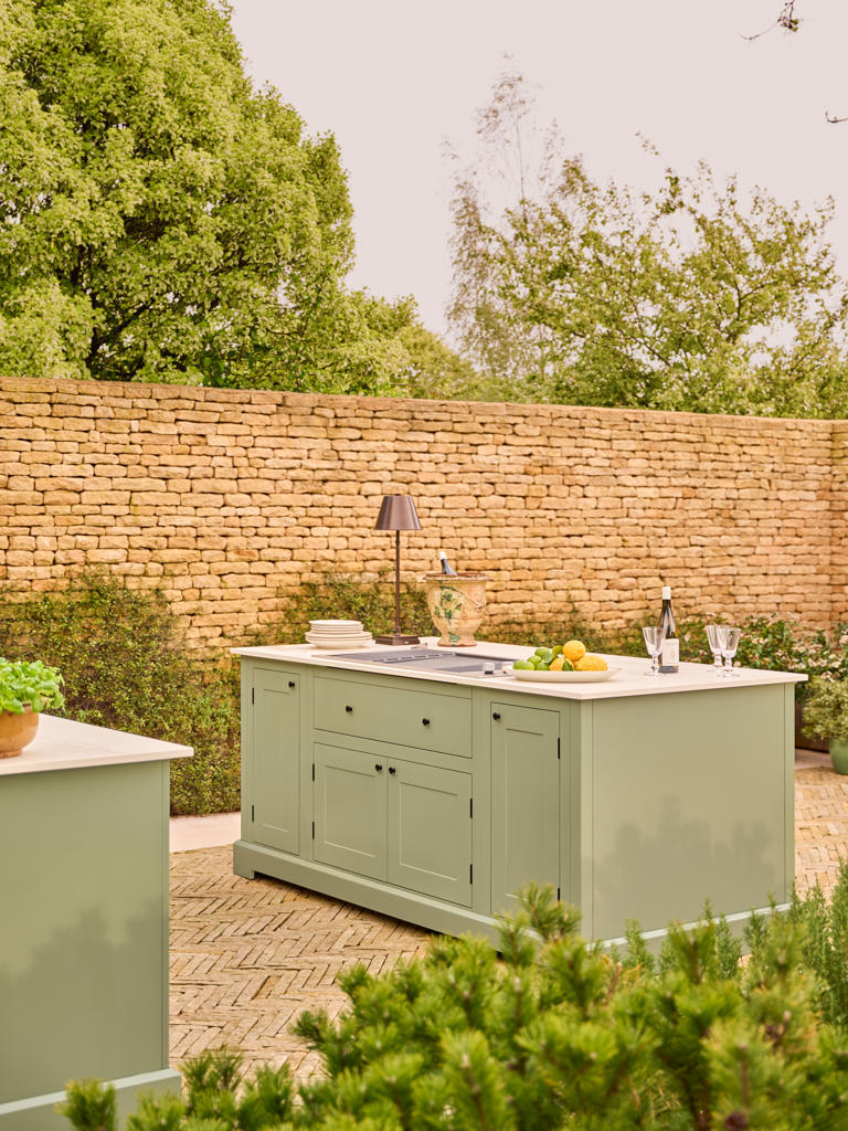 3 outdoor kitchen colors that will elevate your space in 2026 ...