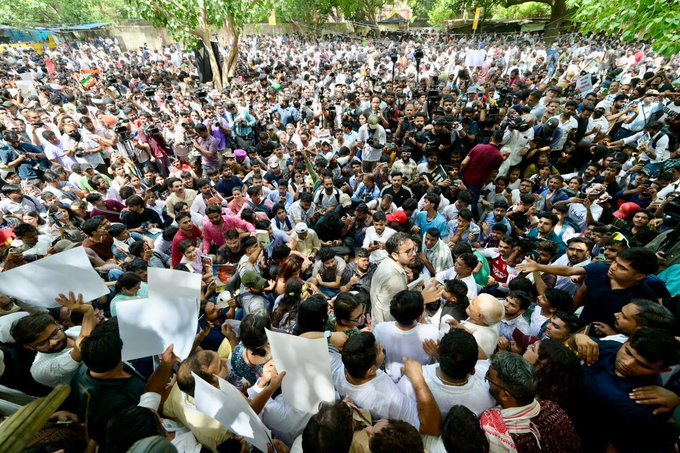 Flowers in hand, calls for Pradhan's exit, 'cockroaches' end protest ...