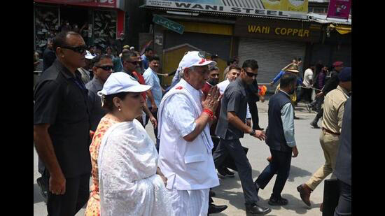 Chinar crusade: Scores march with J&K LG as Ganderbal becomes ground ...