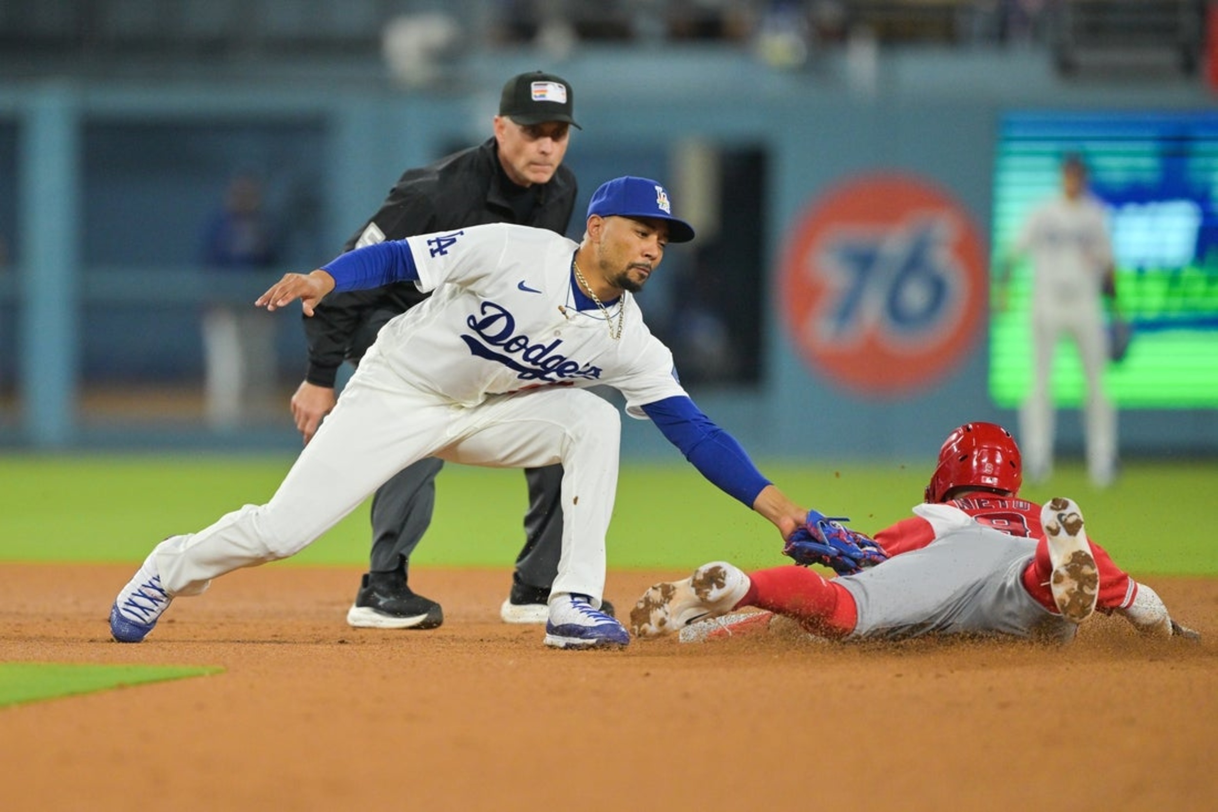 Freddie Freeman's walk-off shot lifts Dodgers to 1-0 win over Angels