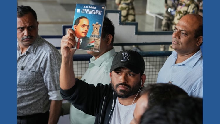 Cockroach Party founder leads protest in DelhiPublished on: June 6 ...