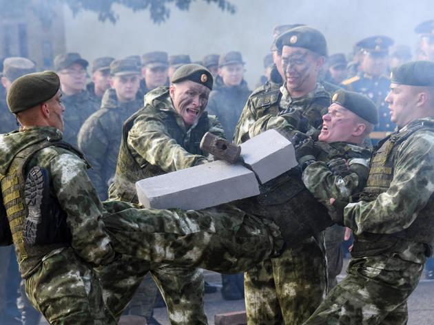 „Von oben bis unten gelogen“: Kritik der Militärblogger stärkt Putins ...