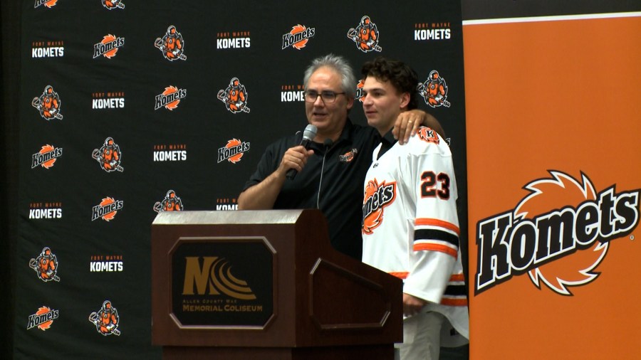 Komets raise over $30,000 at annual jersey auction