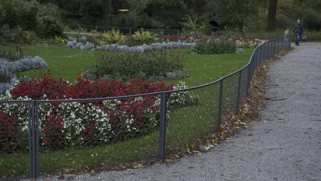 Smart fencing tips for critter-proof gardens