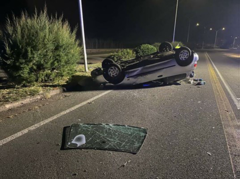 Cagliari, auto speronata e fatta ribaltare: arrestati due 18enni