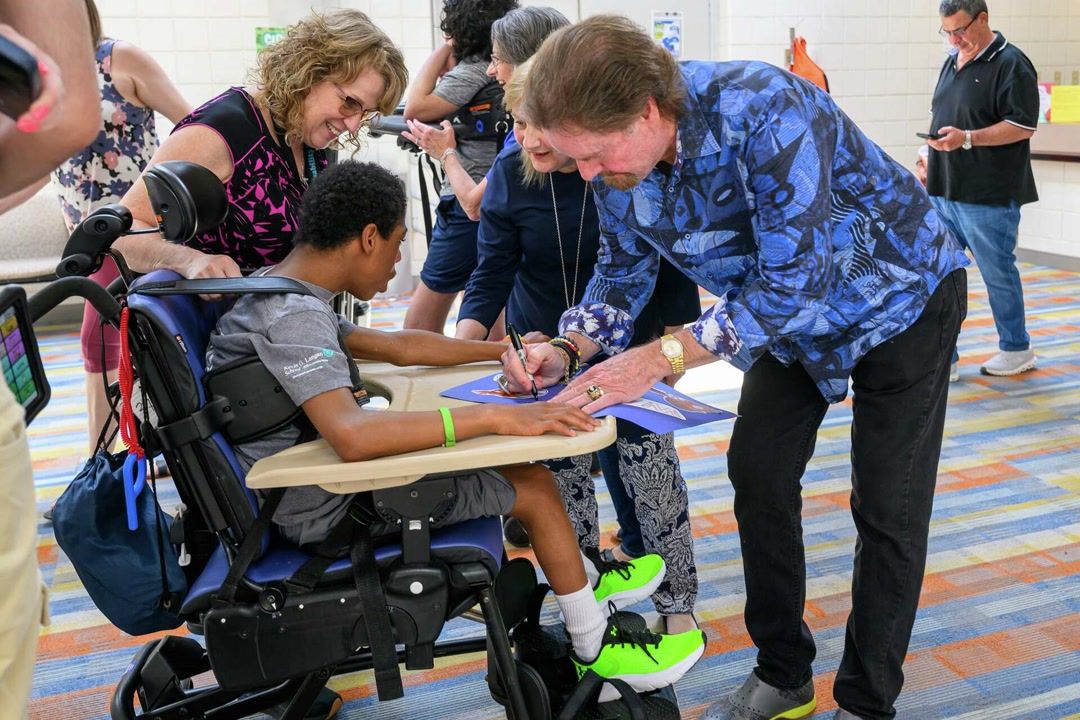 Making visit to Center of Disabilities Services, Hall of Famer Wade ...