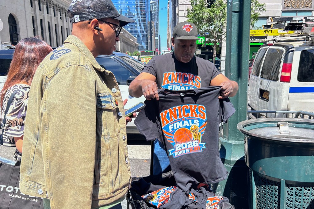 As Knicks forge ahead in NBA Finals, savvy New Yorkers hawk merch near MSG