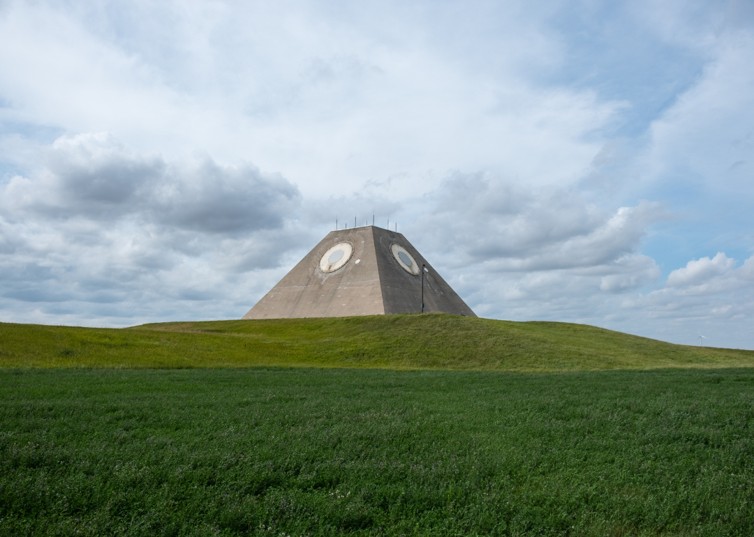 The most unusual hidden wonder in every US state, according to Atlas ...
