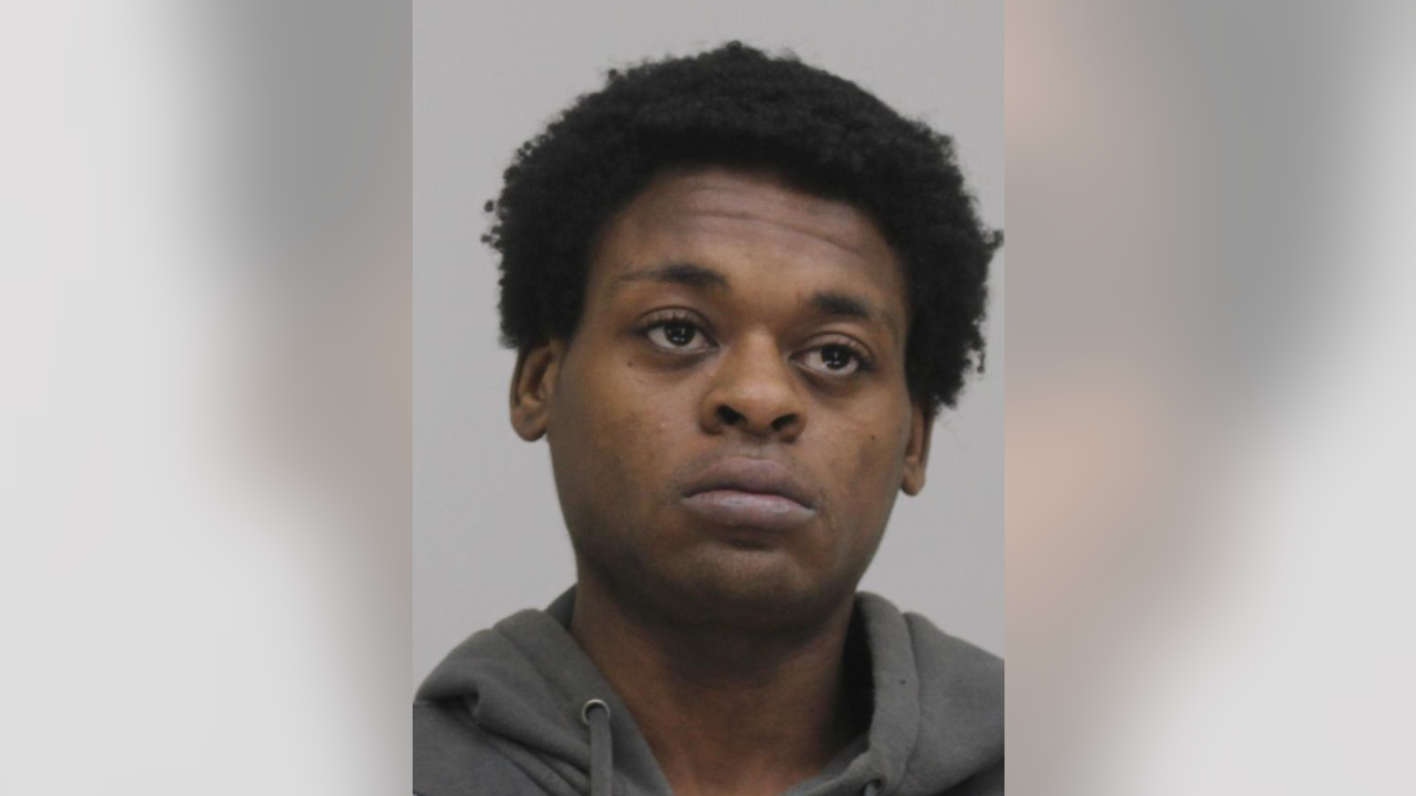 Trackdown: Dallas 7-Eleven robbery suspect turns himself in