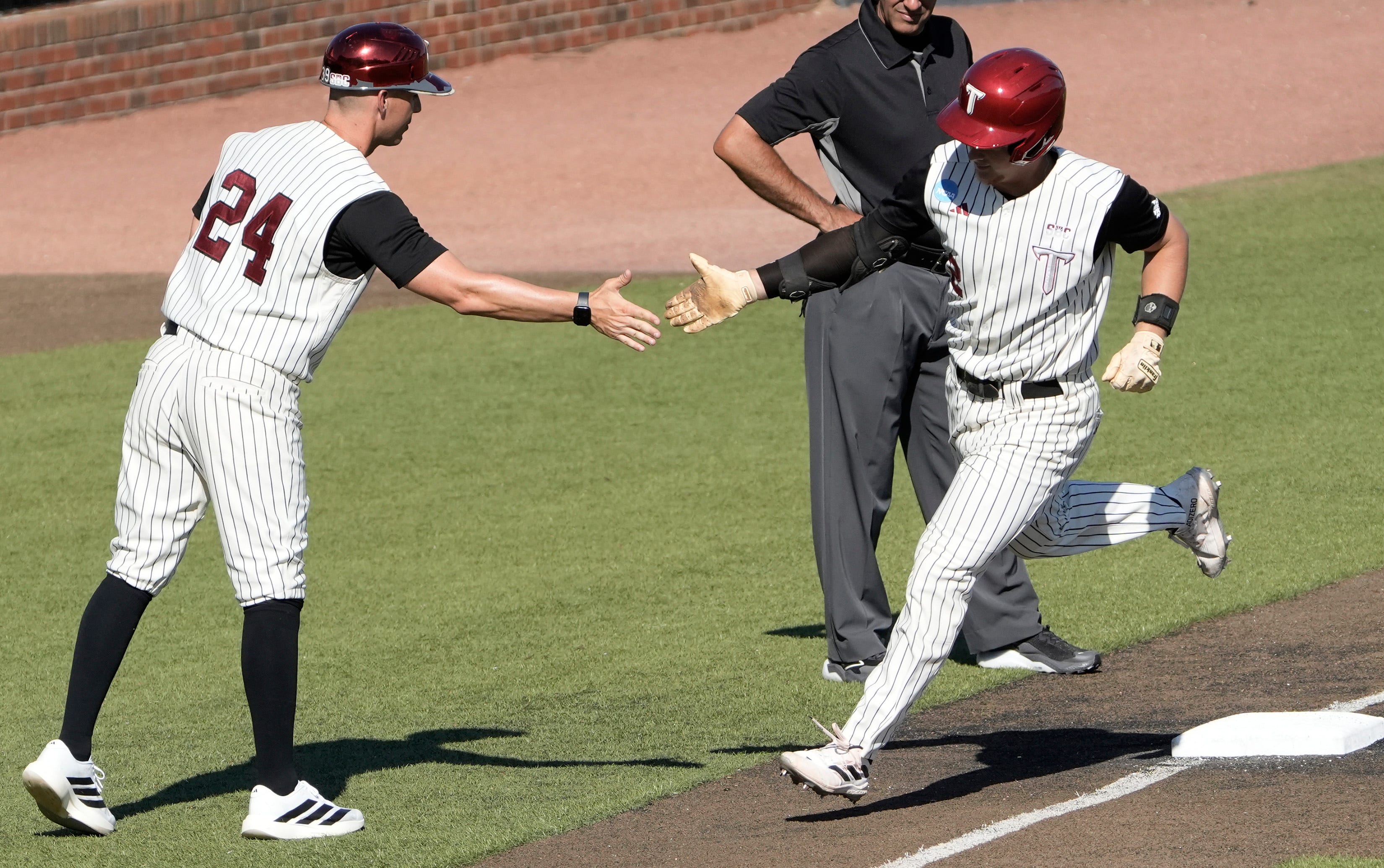 Troy baseball powers way to super regional win over Little Rock ...