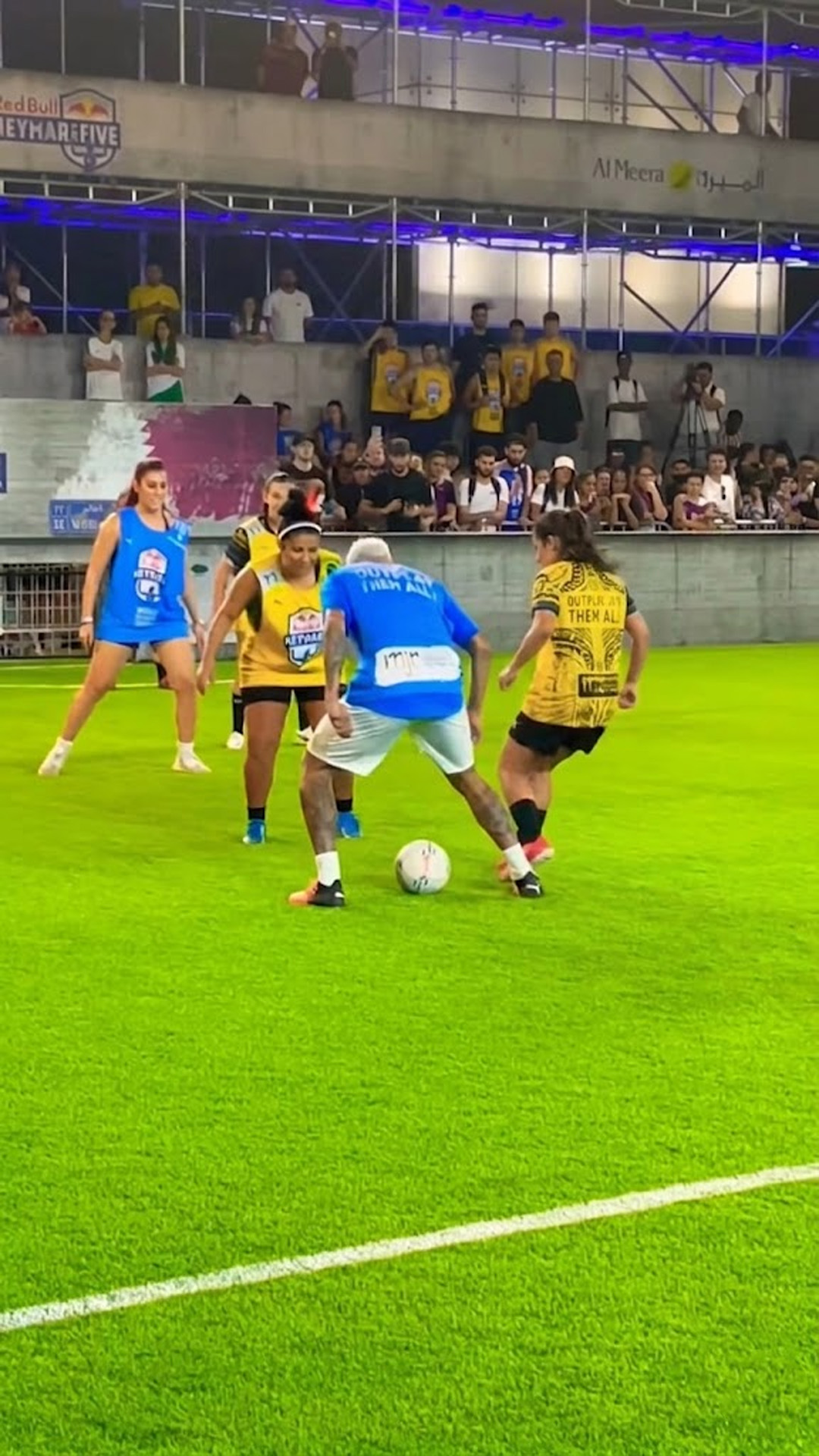 When Neymar makes football look too easy