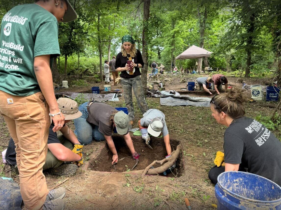 SIU archaeology field school uncovers history at Lakeview site