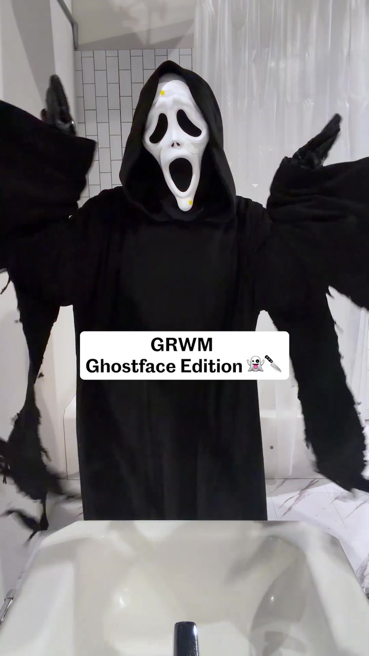 Get ready with Ghostface from 'Scary Movie'