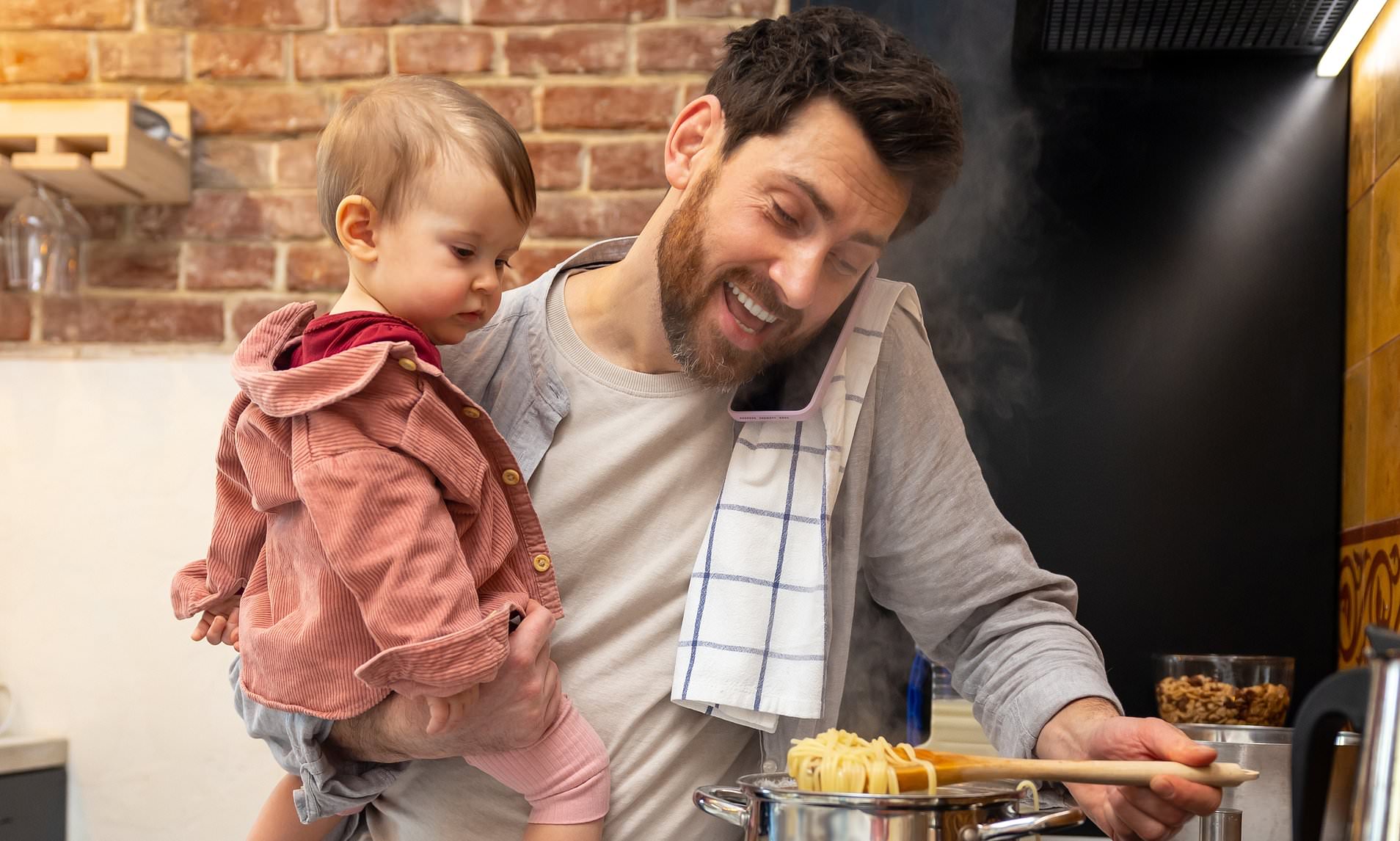 The art of multi-tasking? Wait for it... men are just as good as women!