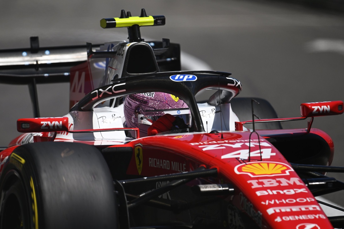 Lewis Hamilton divides F1 fans with sparkly pink Ferrari helmet at ...