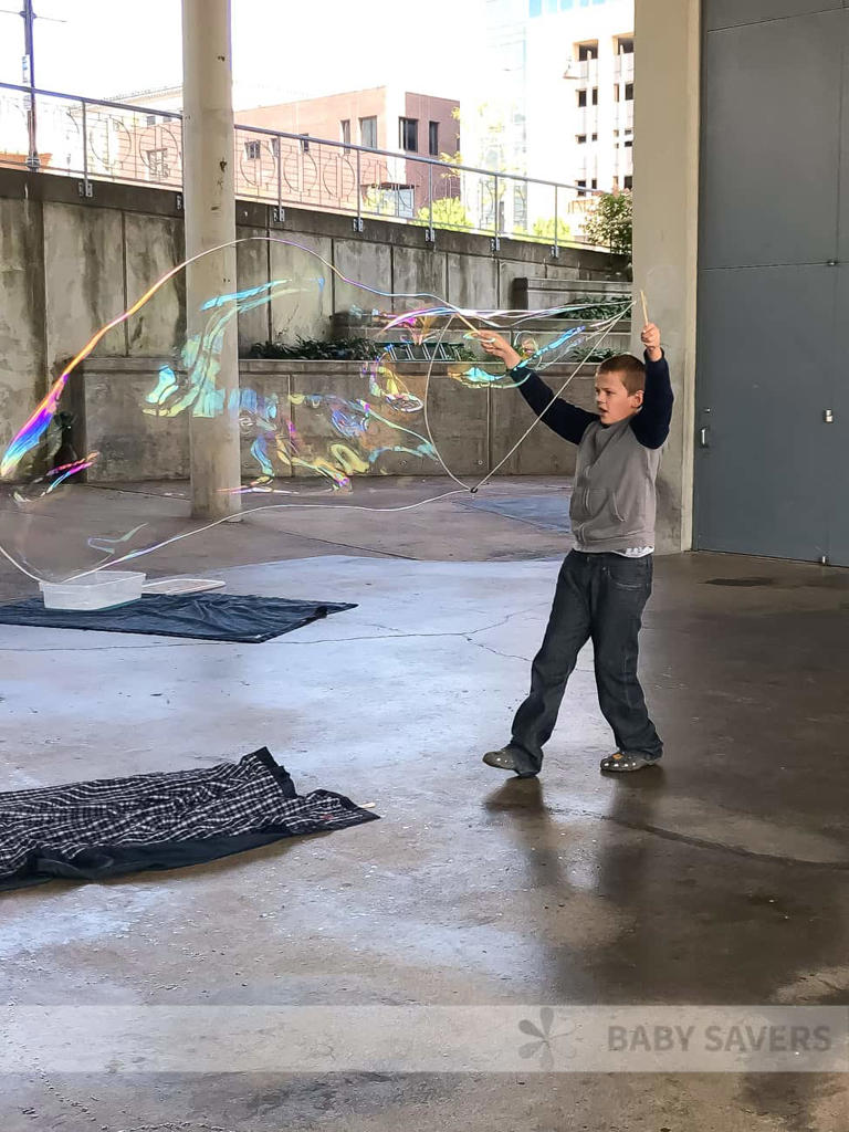 Giant bubbles recipe - how to make huge bubbles