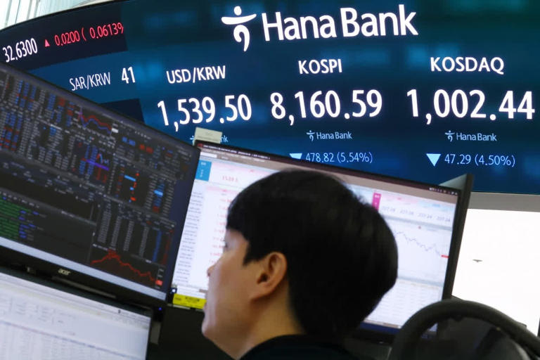삼성전자 30조 팔아치운 외국인... 무슨 종목 담았나 봤더니