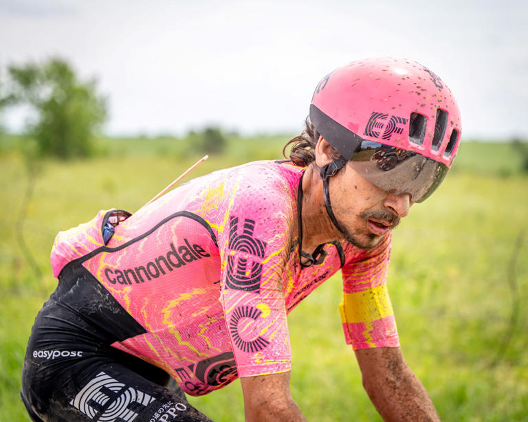 UCI bans front jersey pockets, caps computer sizes and reshuffles ...