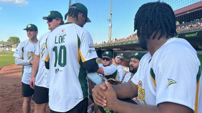 Green Bay charity softball game draws thousands of fans to Fox Cities ...