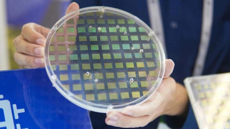 New zinc oxide-tellurium transistor replaces 75% of semiconductor ...