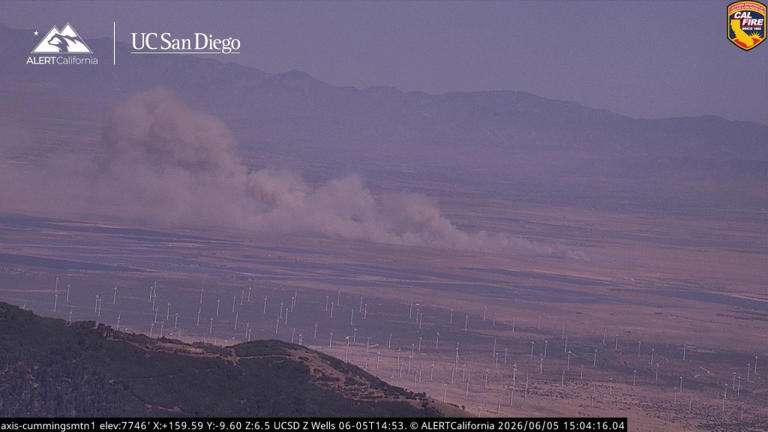 Brush fire scorches 2,000 acres across LA and Kern counties, triggering ...