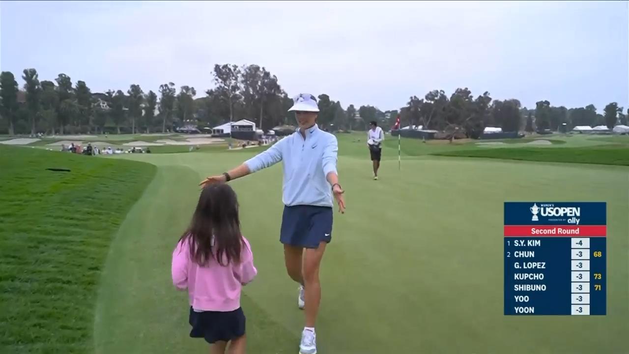 Moment: Michelle Wie West shares hug with daughter after missing cut at ...