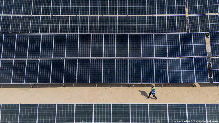 As hot summer blackouts loom, Iraq looks to solar power