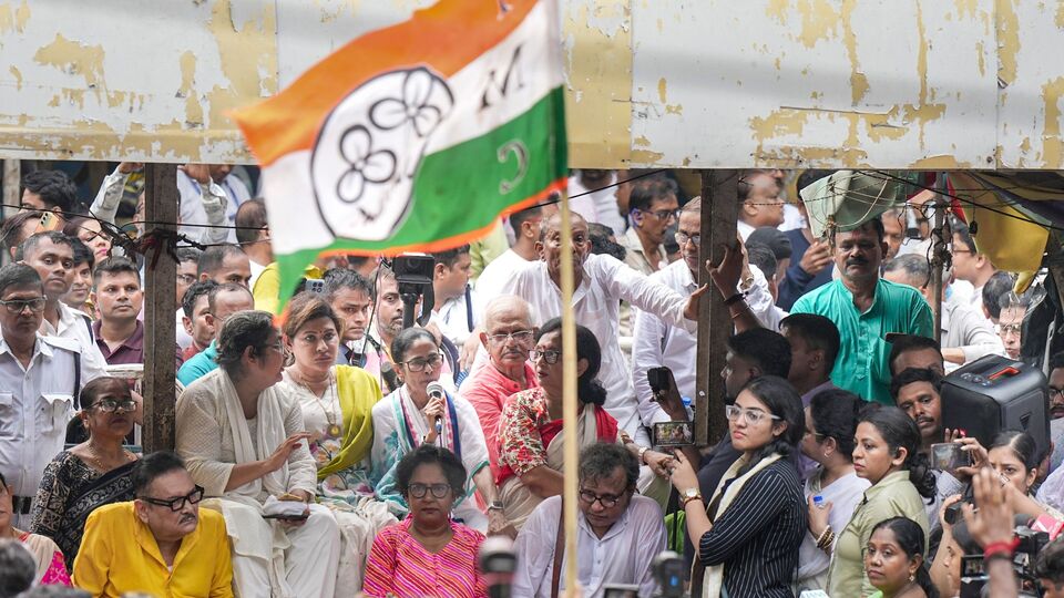 Leaked documents showing MLAs attending meeting at Mamata's residence ...
