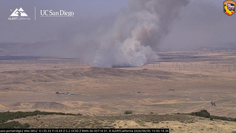 Brush fire scorches 2,000 acres across LA and Kern counties, triggering ...