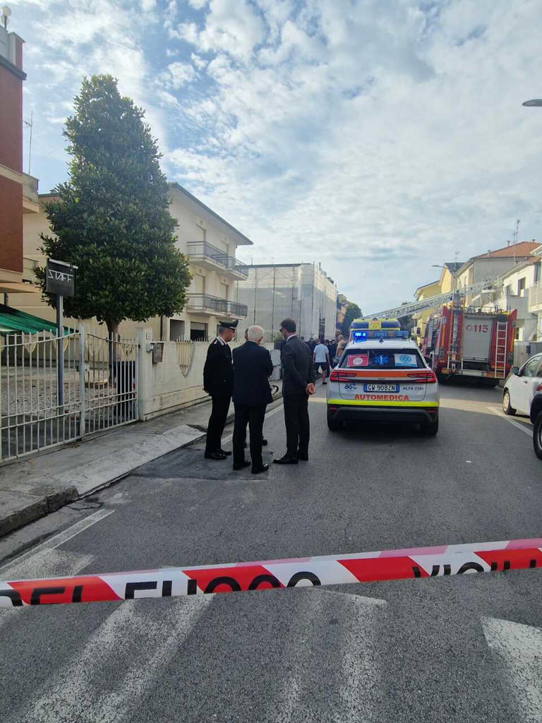 Esplosione all’alba, crolla una palazzina a Porto Sant'Elpidio: un ...