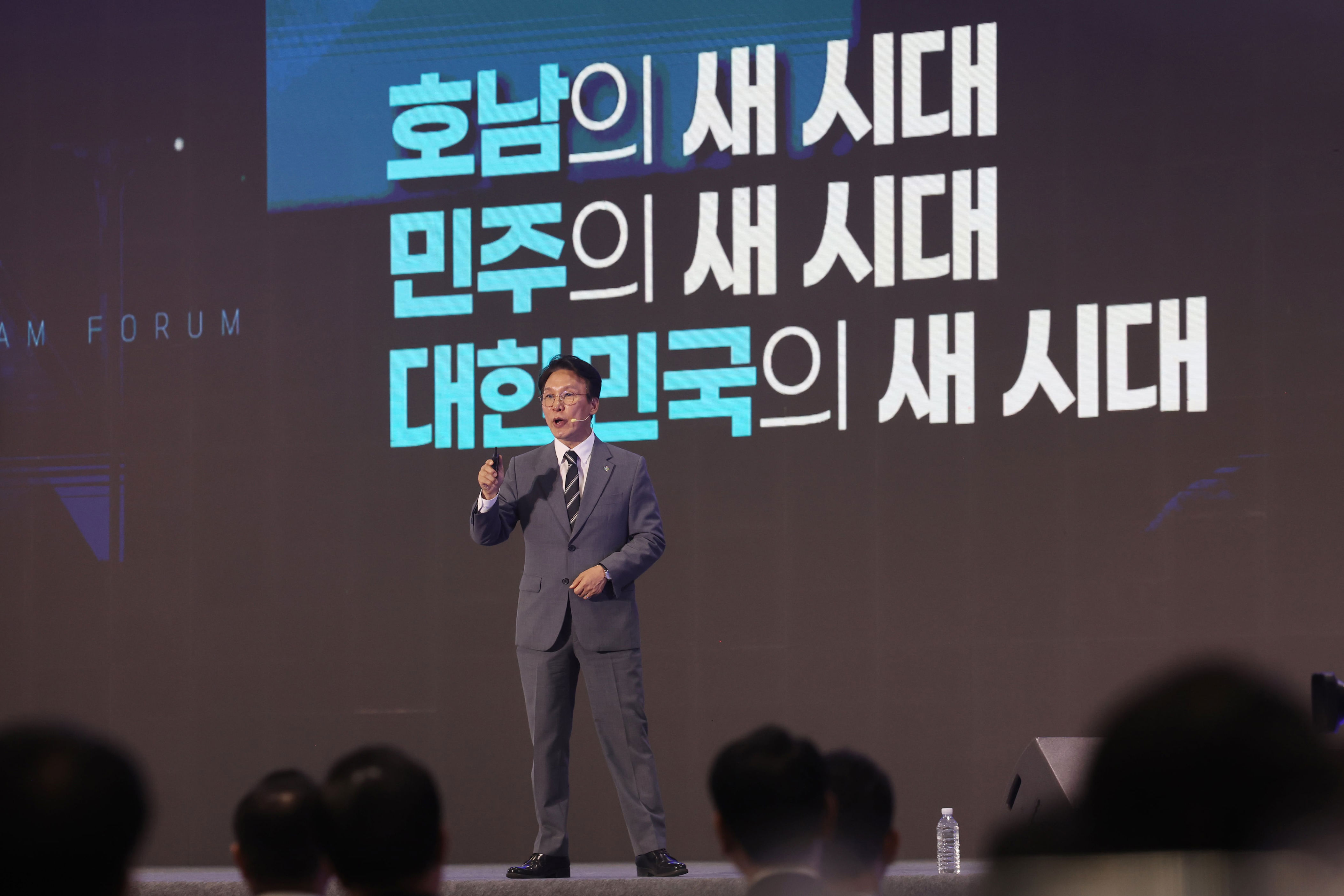 Prime Minister Kim urges Democratic Party to tighten resolve, innovate ...