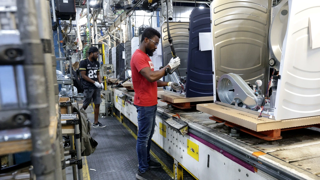 Business leaders warn of headwinds despite strong economic signals