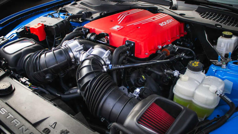 Roush 810-HP Mustang supercharger kit fits under stock hood