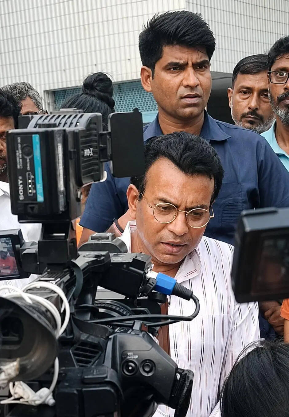 Rudranil Ghosh addresses technicians after Tollygunge unrest
