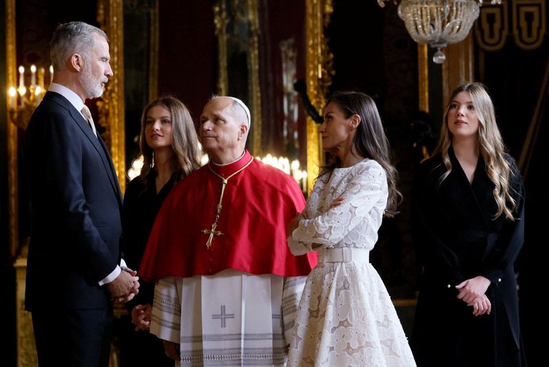 Pope, in Spain, says world crying for peace, urges leaders to temper ...